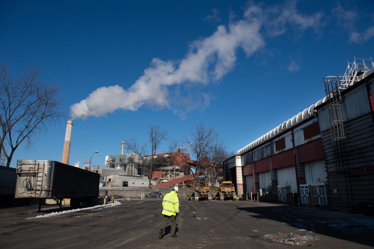 In CT, trash is piling up — and lawmakers are in search of solutions
