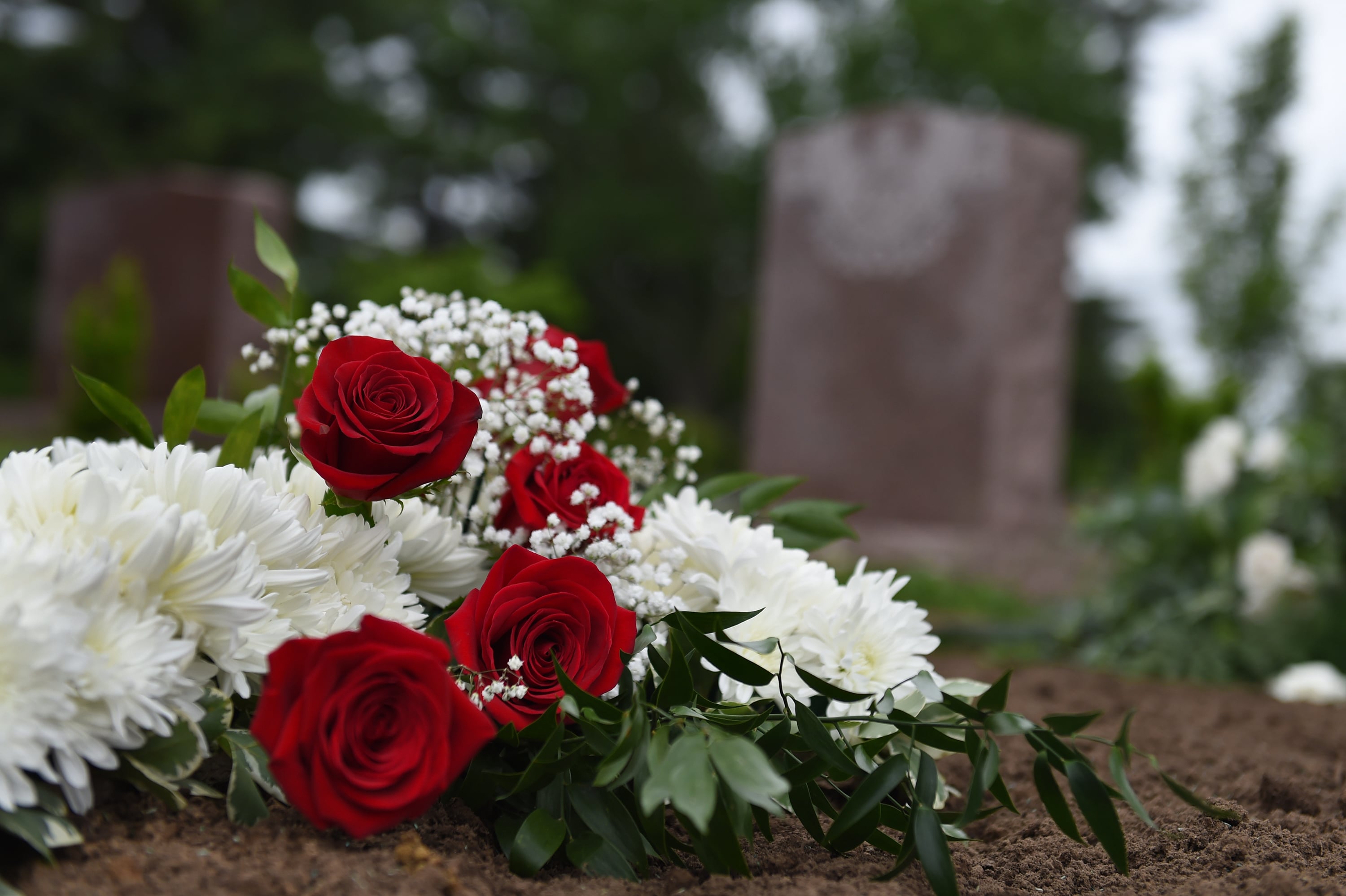 Gravesite flowers | CT Mirror