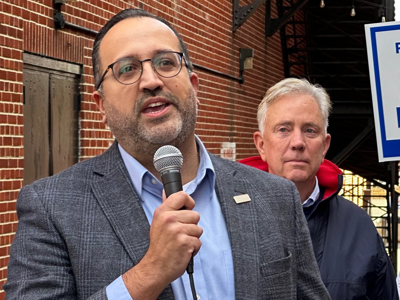 Lamont taps Danbury Mayor Roberto Alves as Democratic chair