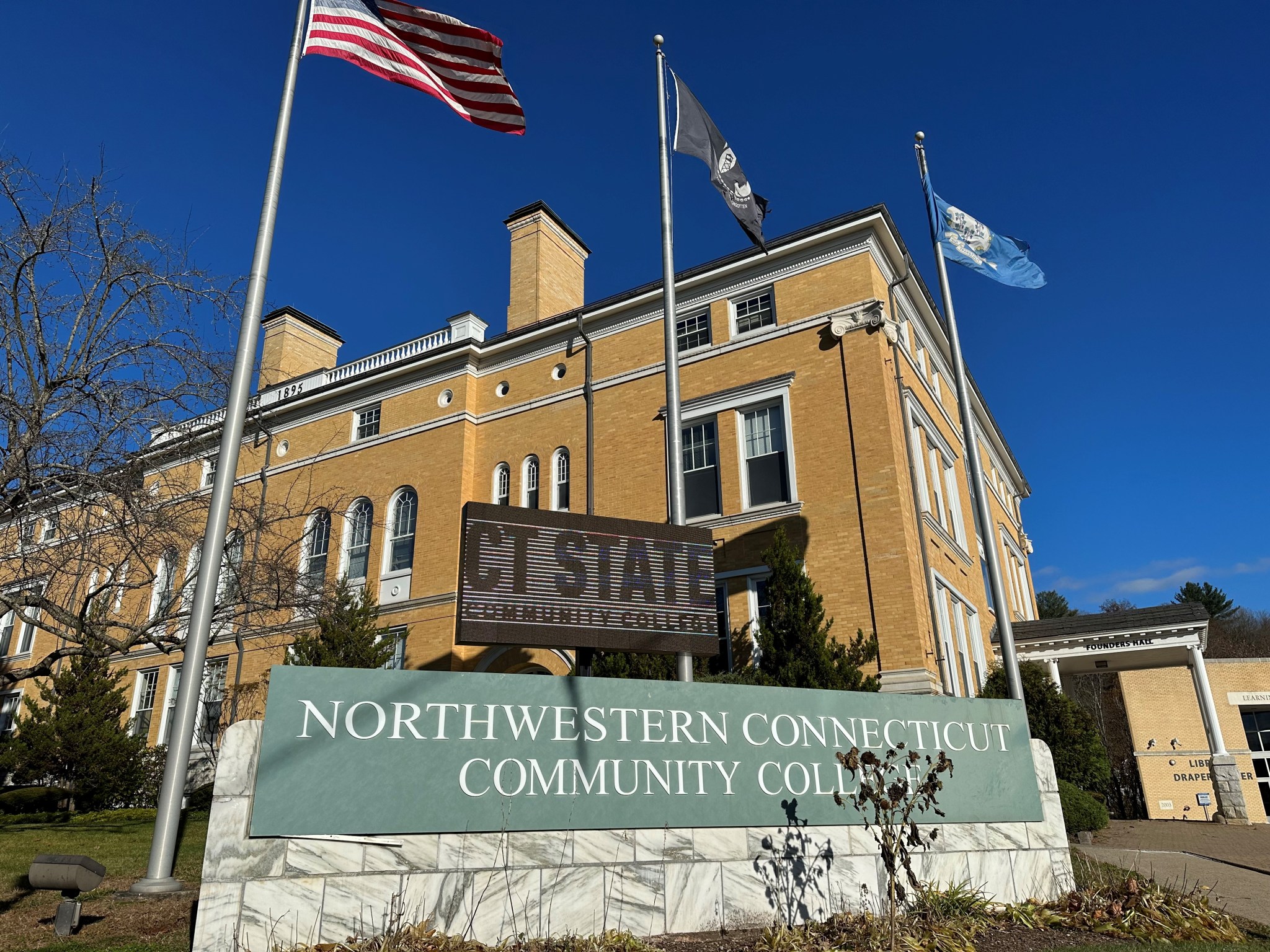 Do pre-COVID students qualify for free CT community college tuition aid?