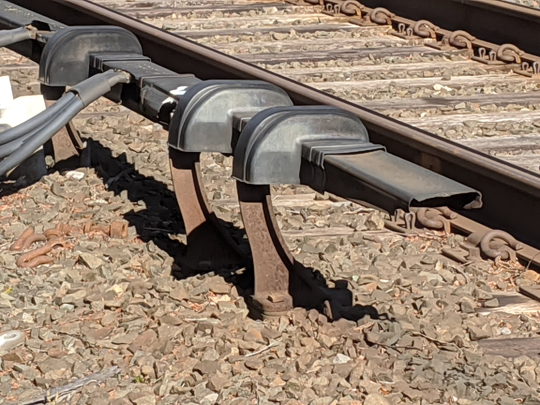 Metro_North_third_rail_end_wedge | CT Mirror