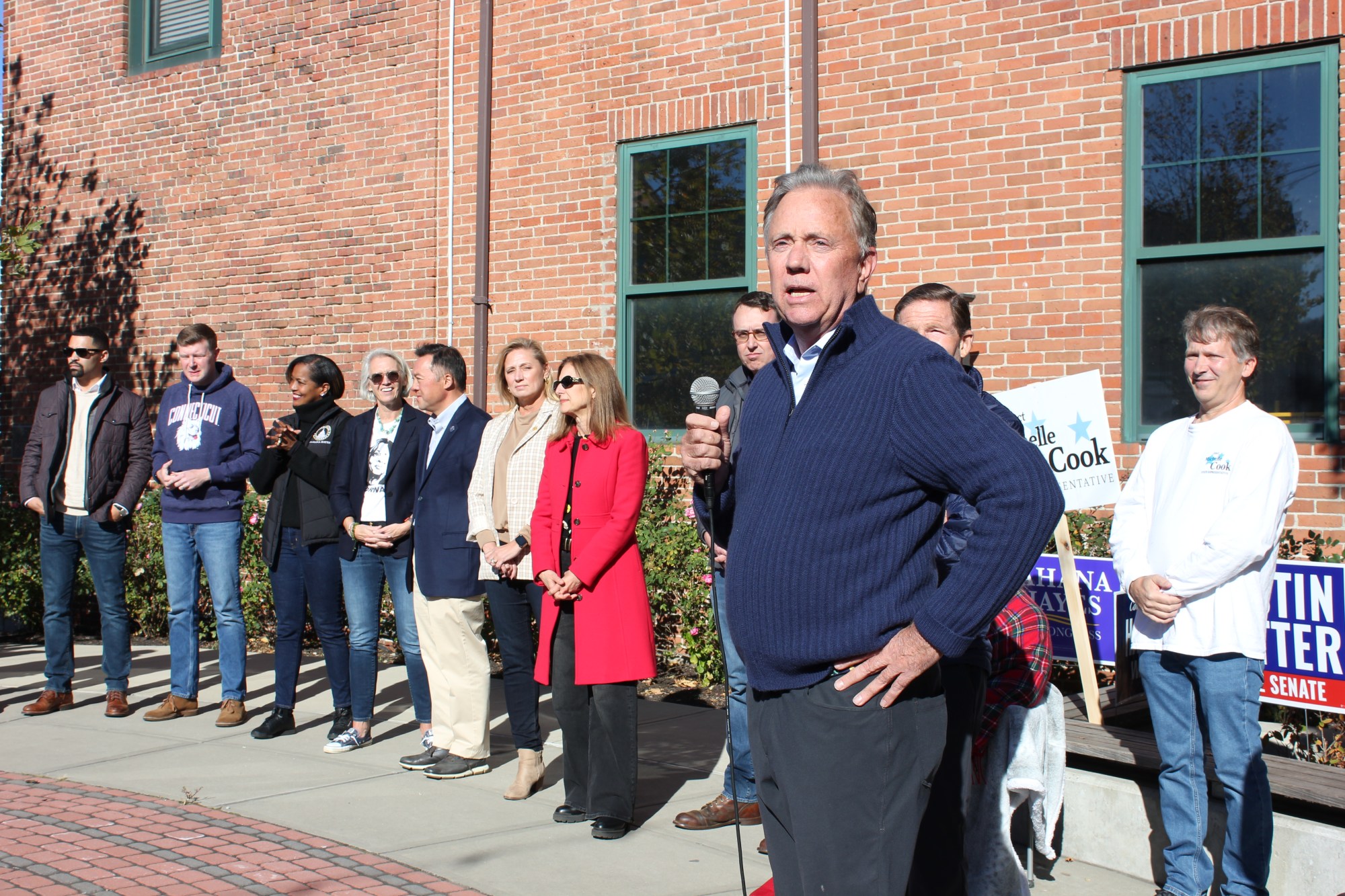 On the last weekend before the election, a flurry of rallies