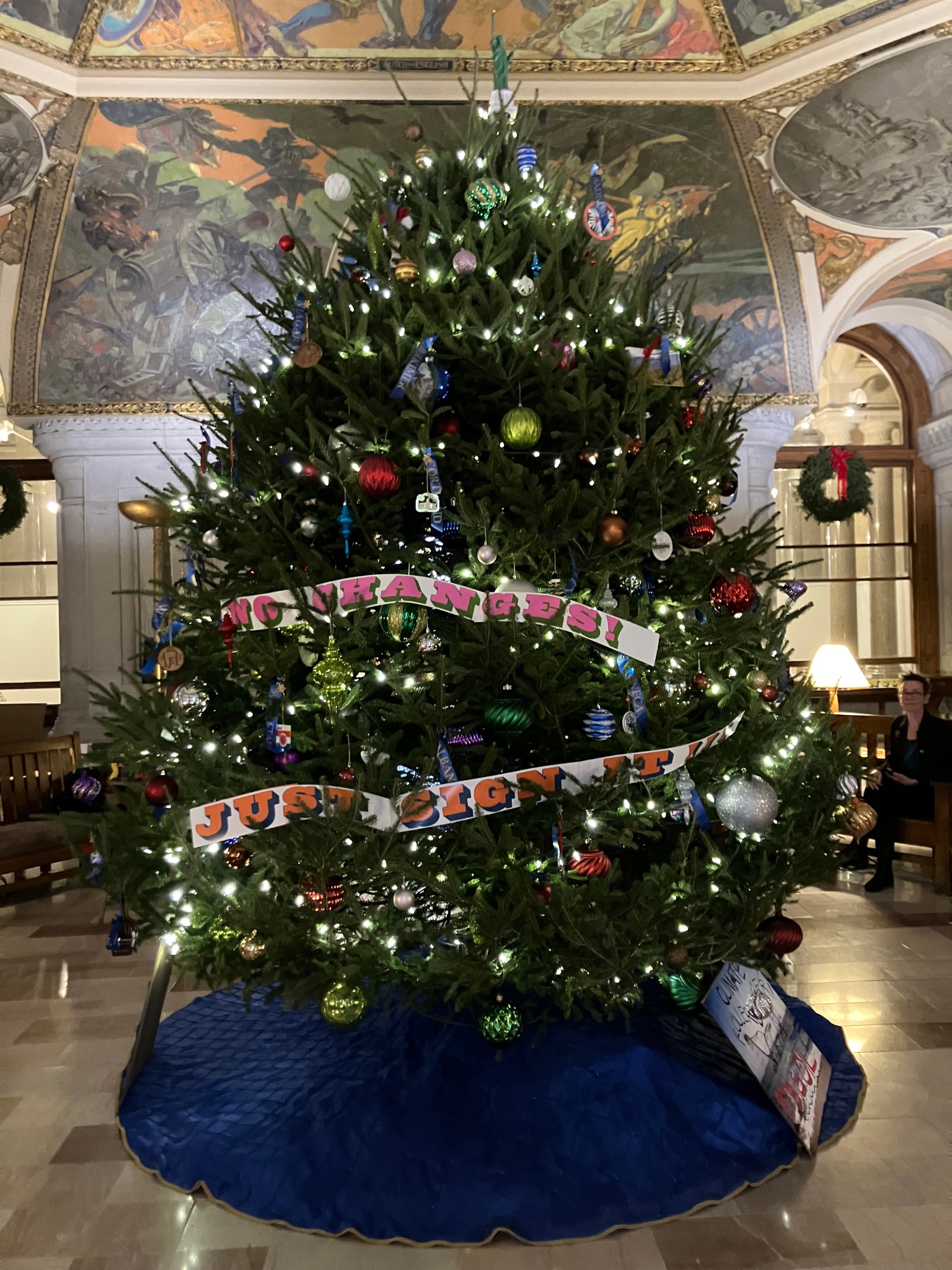 albany xmas tree | CT Mirror