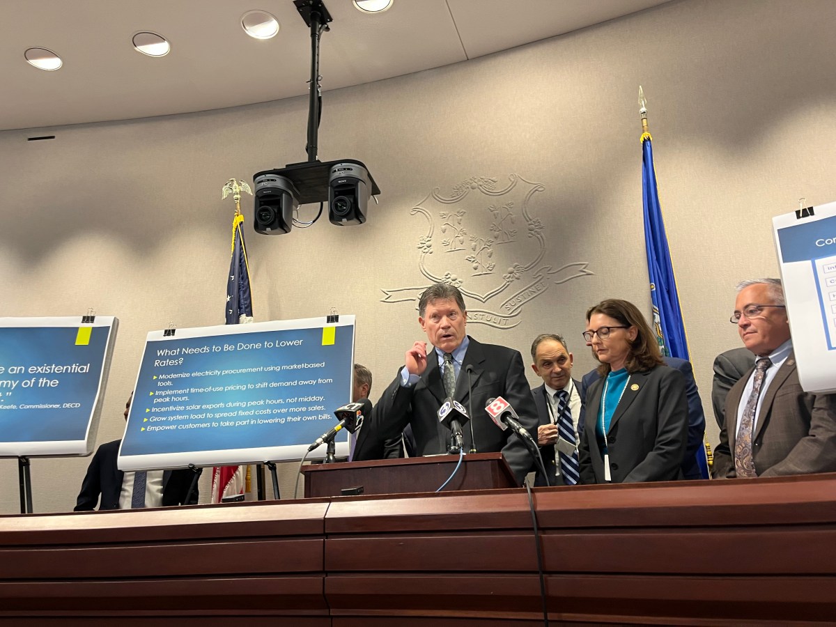 A CT bill aims to lower electric rates. Why are both parties split?