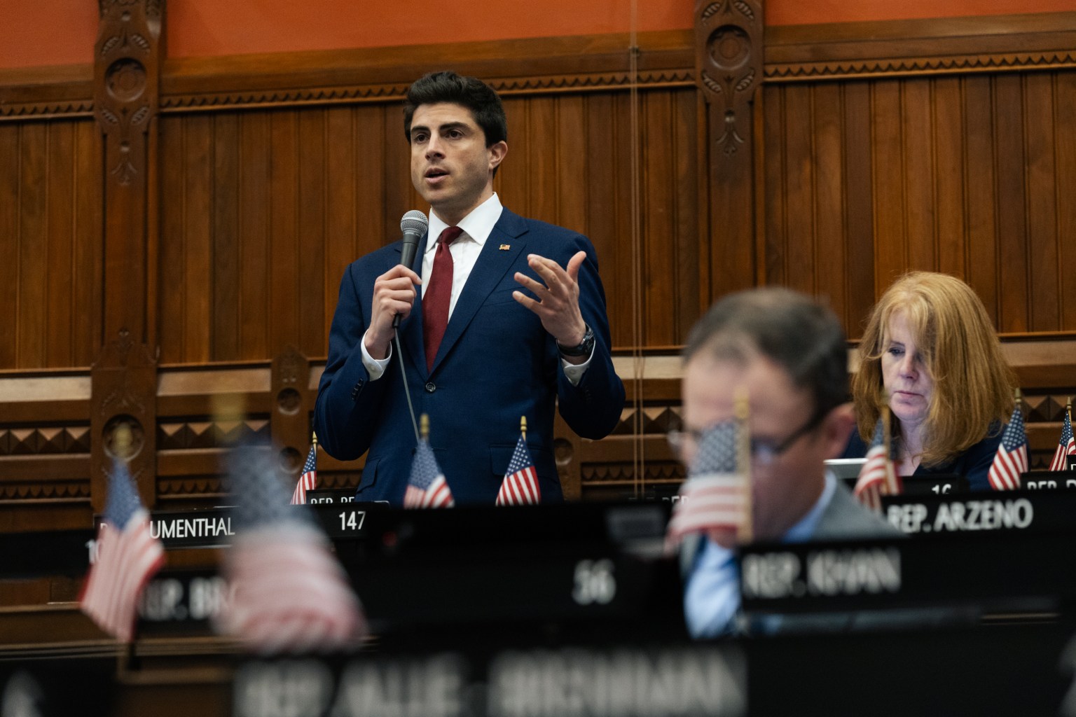 CT House approves bill placing limits on library e-book contracts