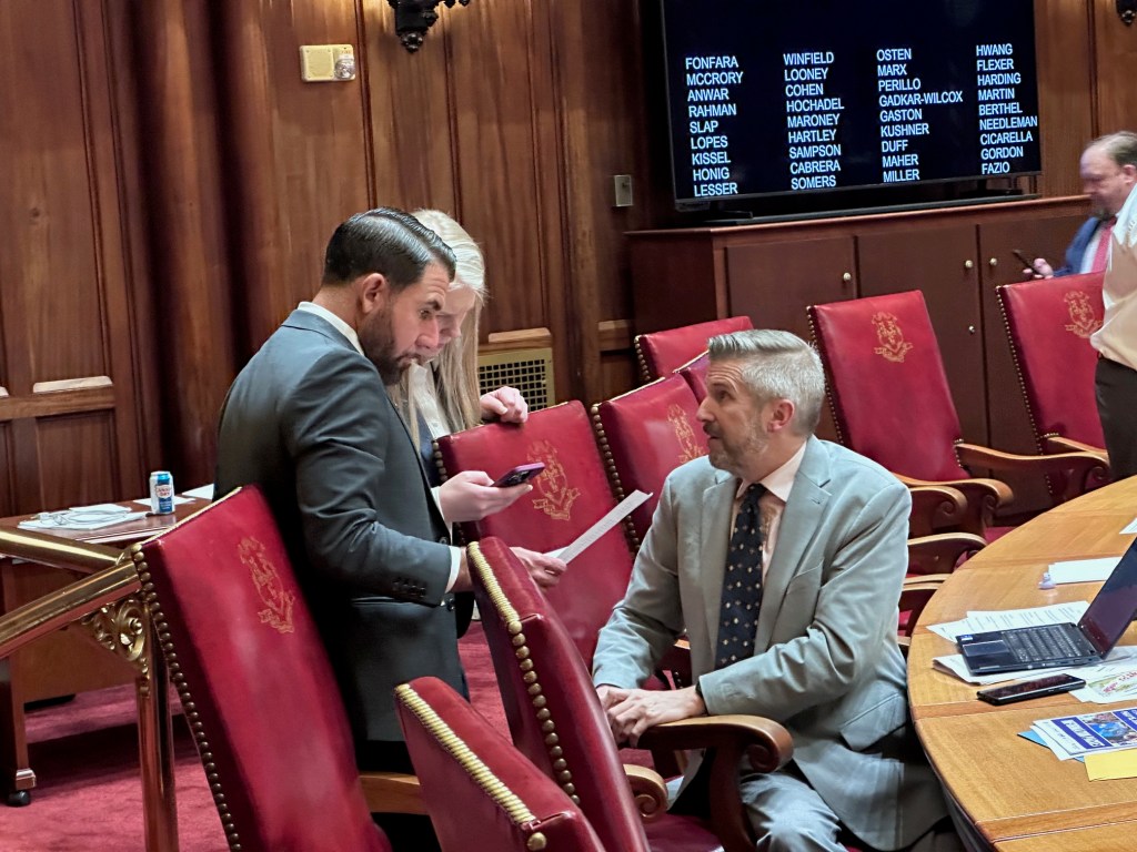 Last minute deal wins bipartisan passage of AI bill in CT Senate