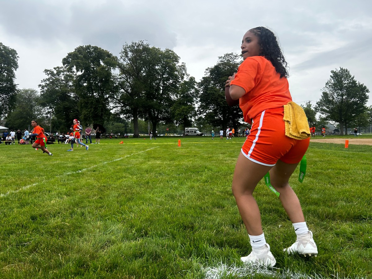 With NY Giants support, Bridgeport hosts girls flag football