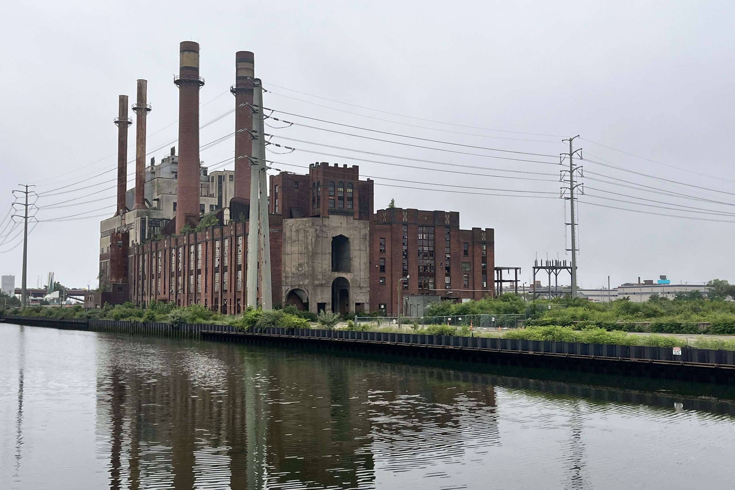 Judge sends English Station cleanup dispute back to DEEP