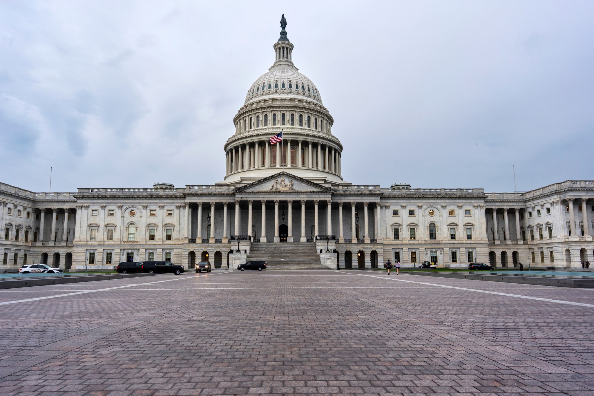 One for, one against: CT senators split on federal funding deal