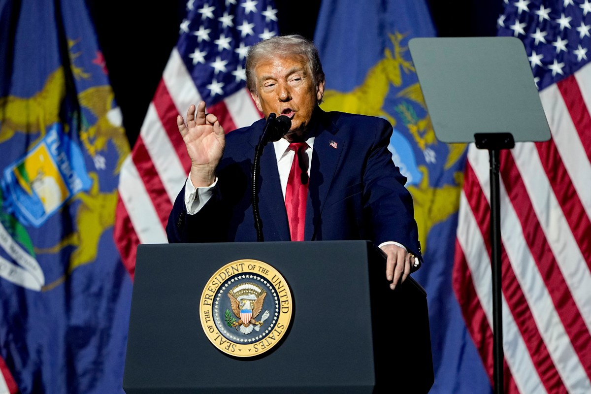 Trump threatens to halt federal money to sanctuary cities, states