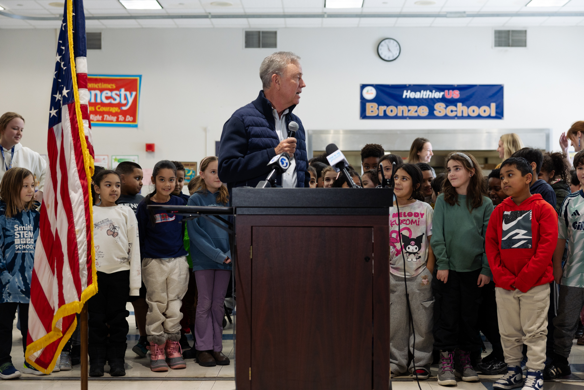Lamont kicks off universal breakfast push at West Hartford school
