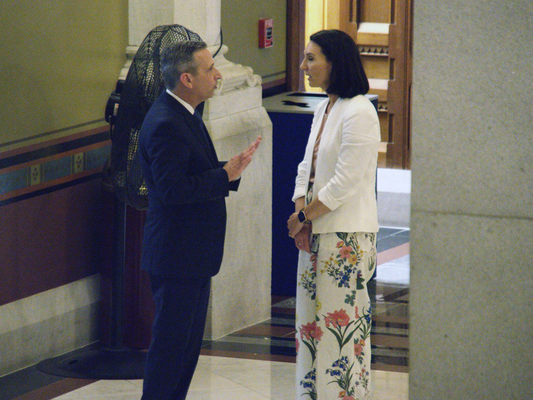 Lamont's bell-to-bell cellphone ban expected to die in Senate